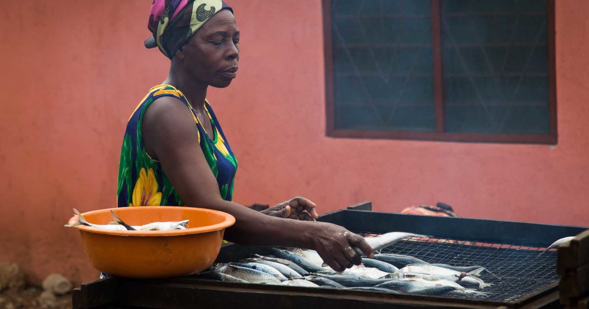 The brave path of the Ghanaian fishmongers | FairPlanet