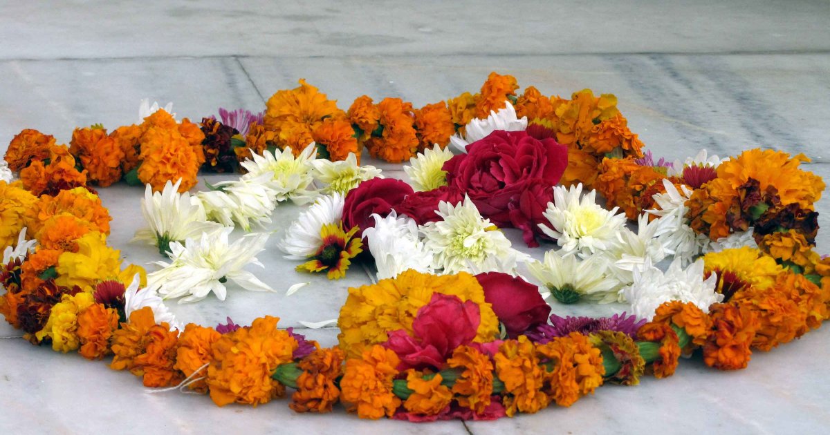 The Indian women uniting to combat flower waste | FairPlanet
